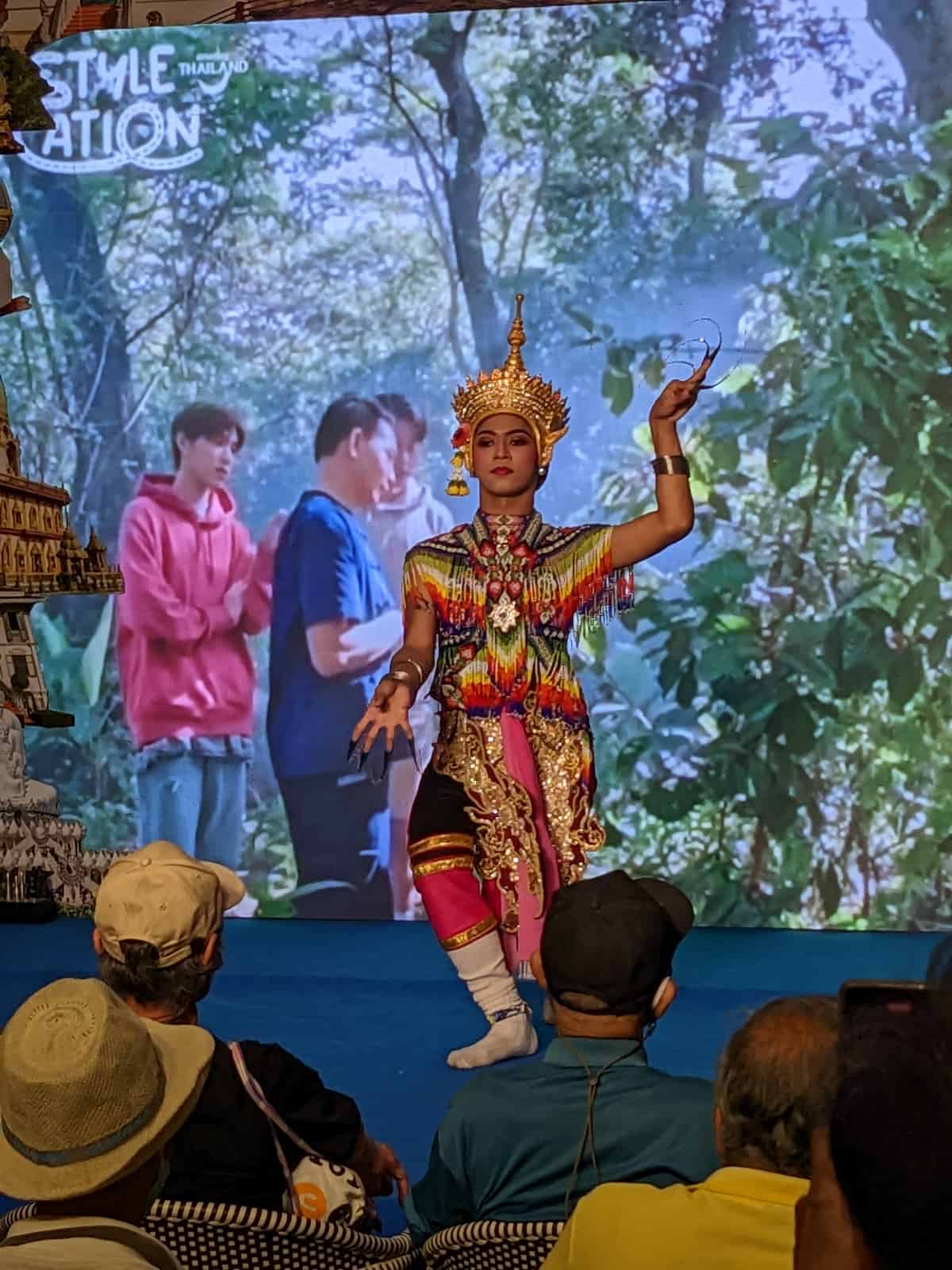 ICONSIAM Amazing SookSiam Celebration Food and Culture From 5 Regions ...