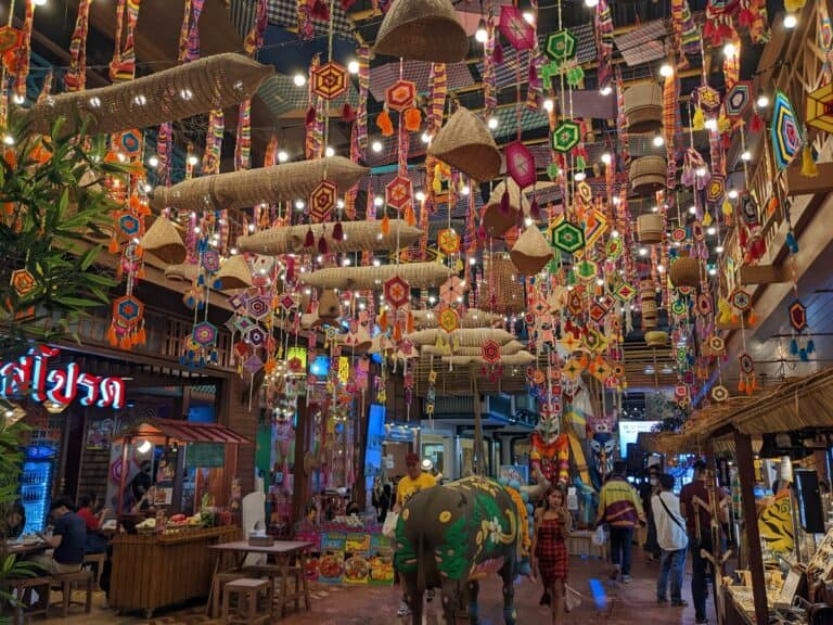 ICONSIAM Amazing SookSiam Celebration Food and Culture From 5 Regions ...