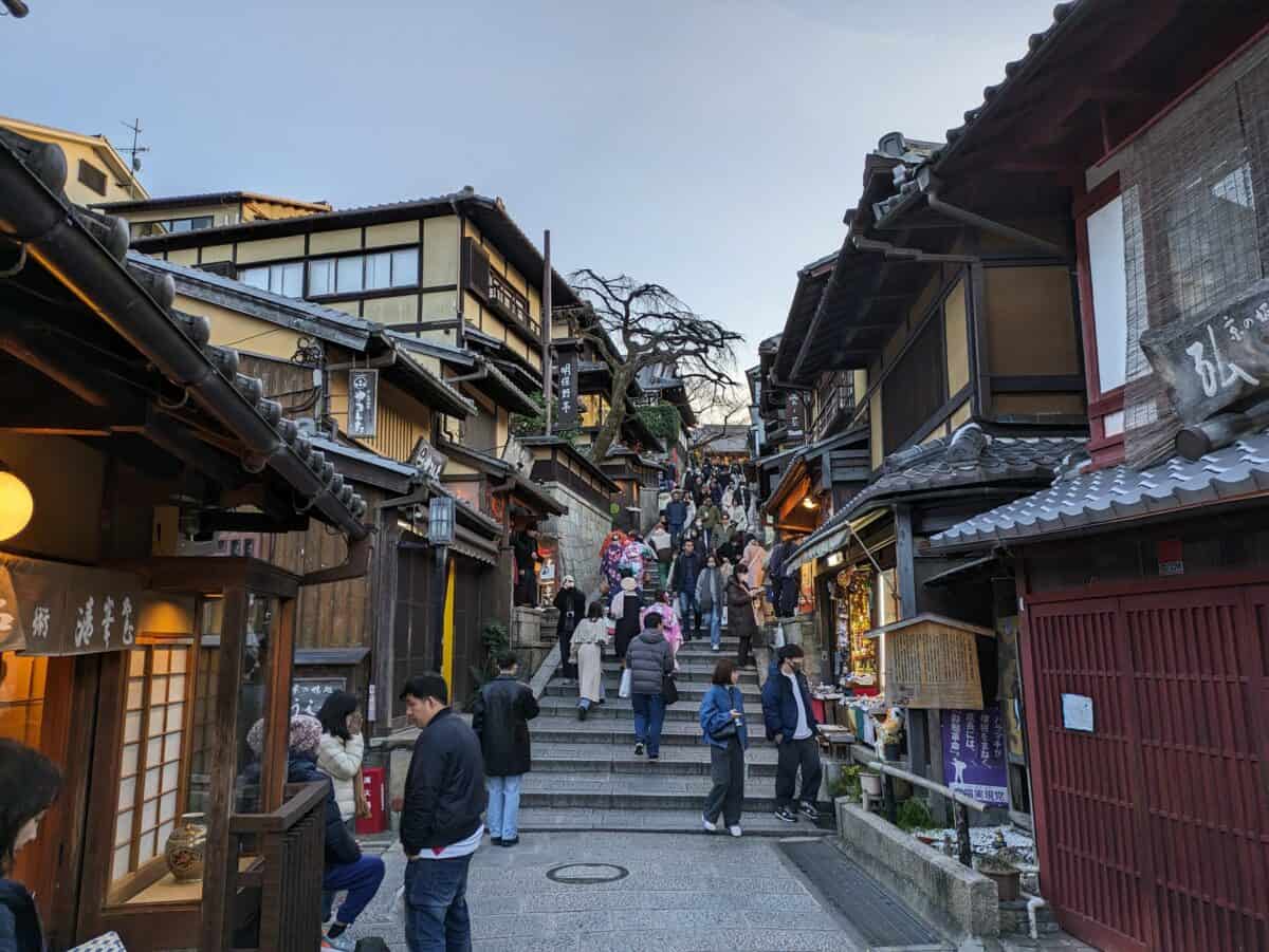 Walking Kyoto’s Famous Ninenzaka and Sannenzaka Streets – TIMEtoMOSEY