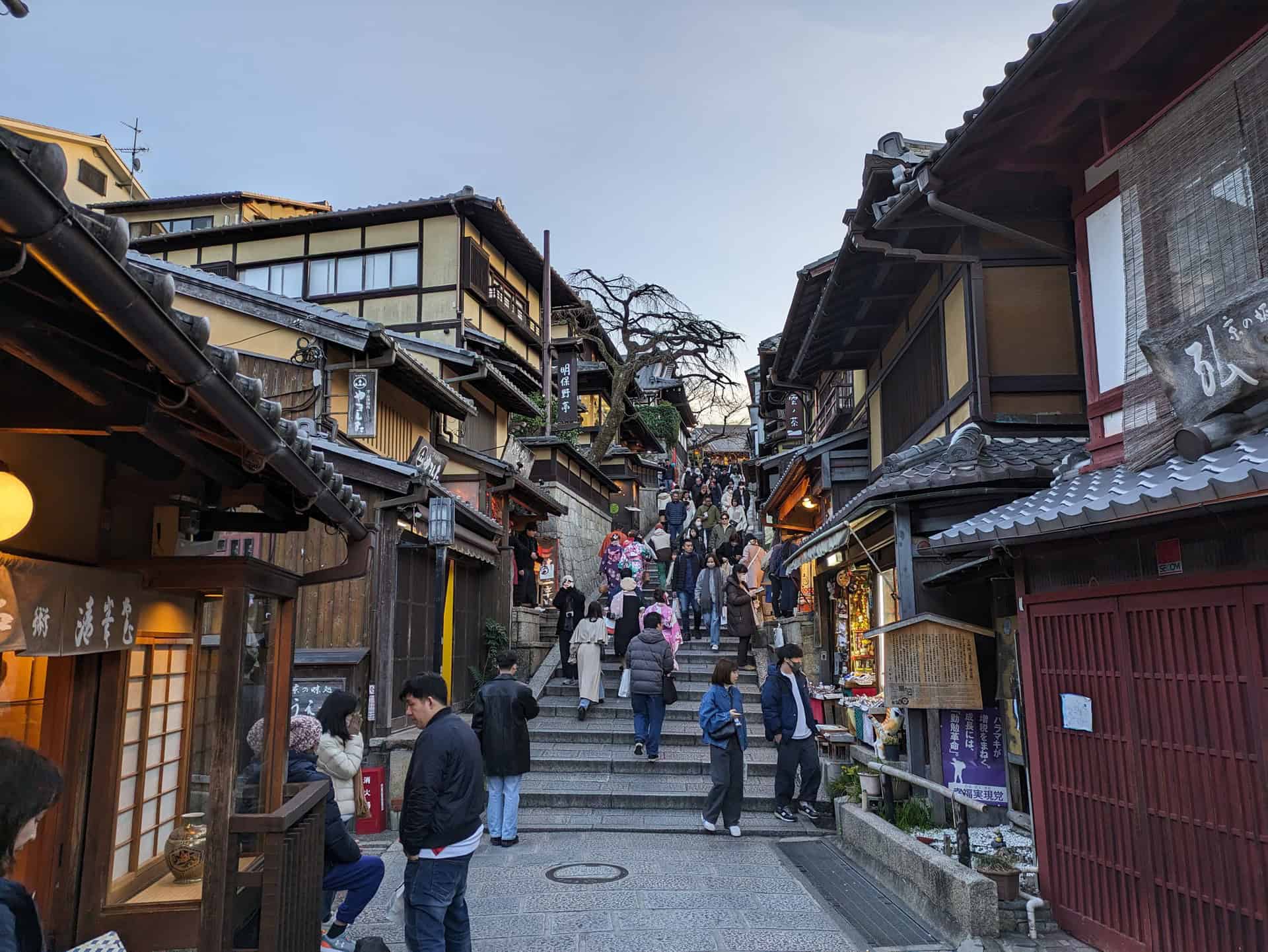 Walking Kyoto’s Famous Ninenzaka and Sannenzaka Streets – TIMEtoMOSEY