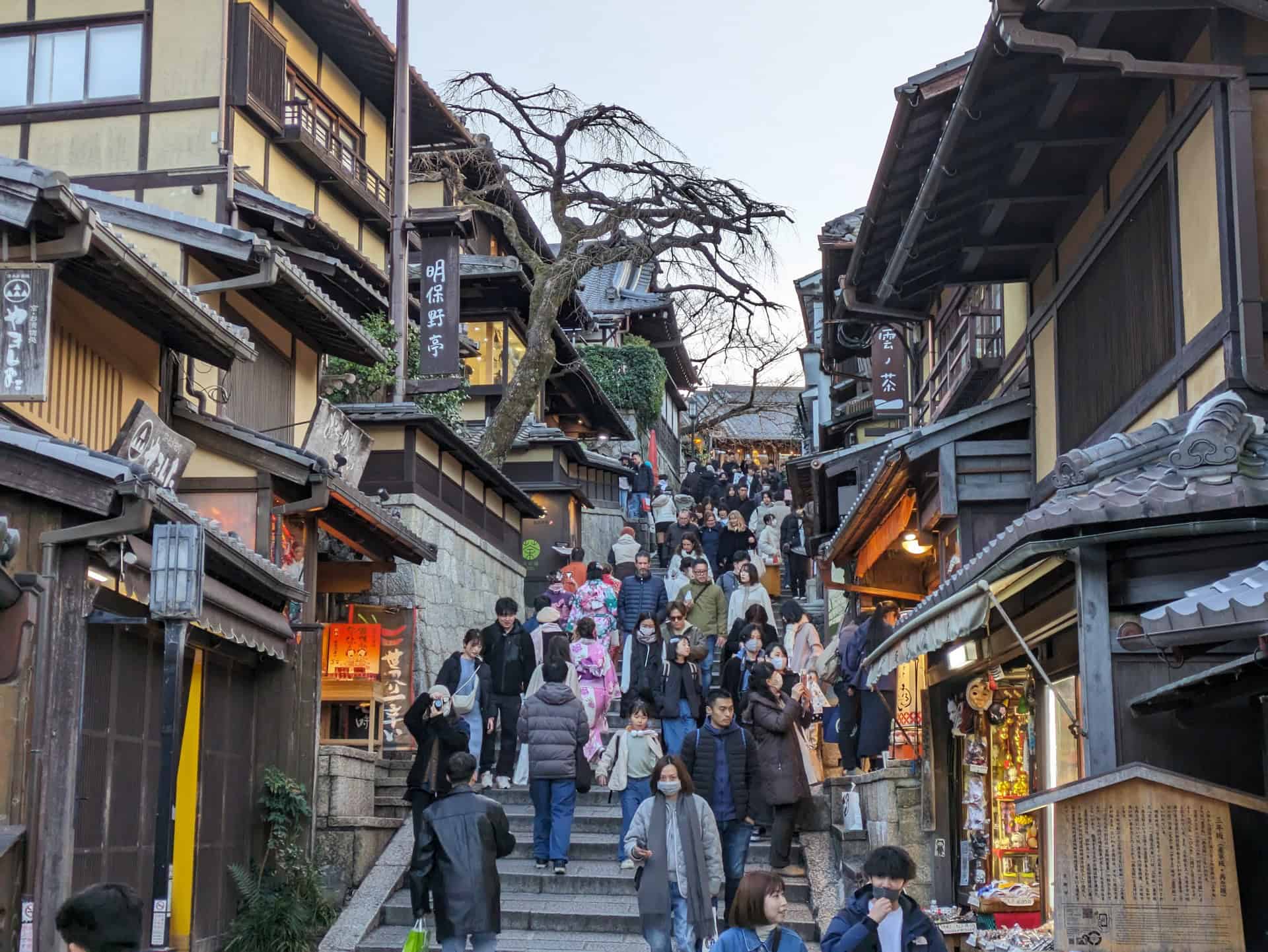 Walking Kyoto’s Famous Ninenzaka and Sannenzaka Streets – TIMEtoMOSEY