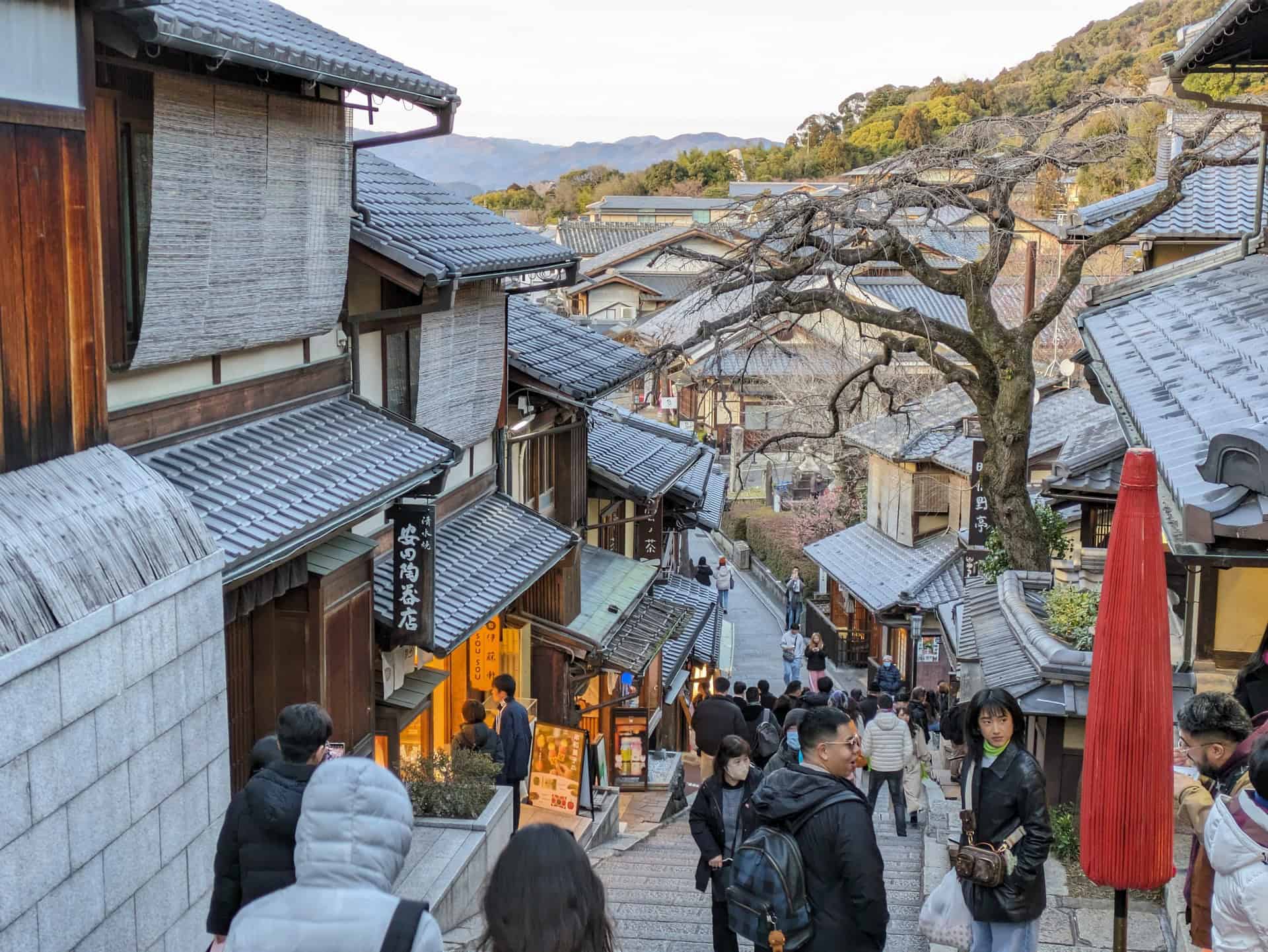 Walking Kyoto’s Famous Ninenzaka and Sannenzaka Streets – TIMEtoMOSEY