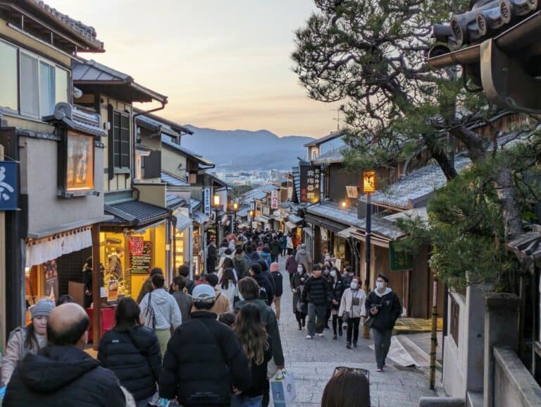 Walking Kyoto’s Famous Ninenzaka and Sannenzaka Streets – TIMEtoMOSEY