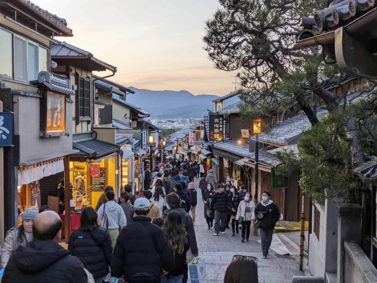 Walking Kyoto’s Famous Ninenzaka and Sannenzaka Streets – TIMEtoMOSEY